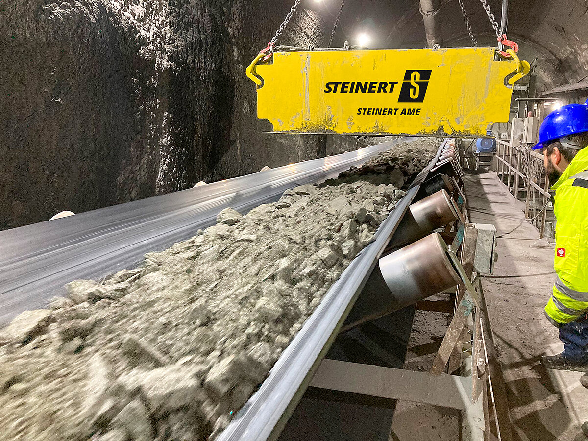 Iron part removal with STEINERT overhead suspension magnets • STEINERT