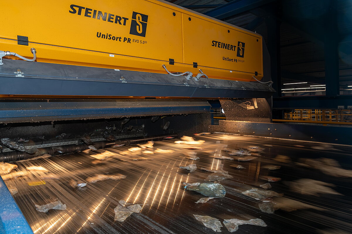 STEINERT AI enables food-grade tray recycling at Cirrec • STEINERT